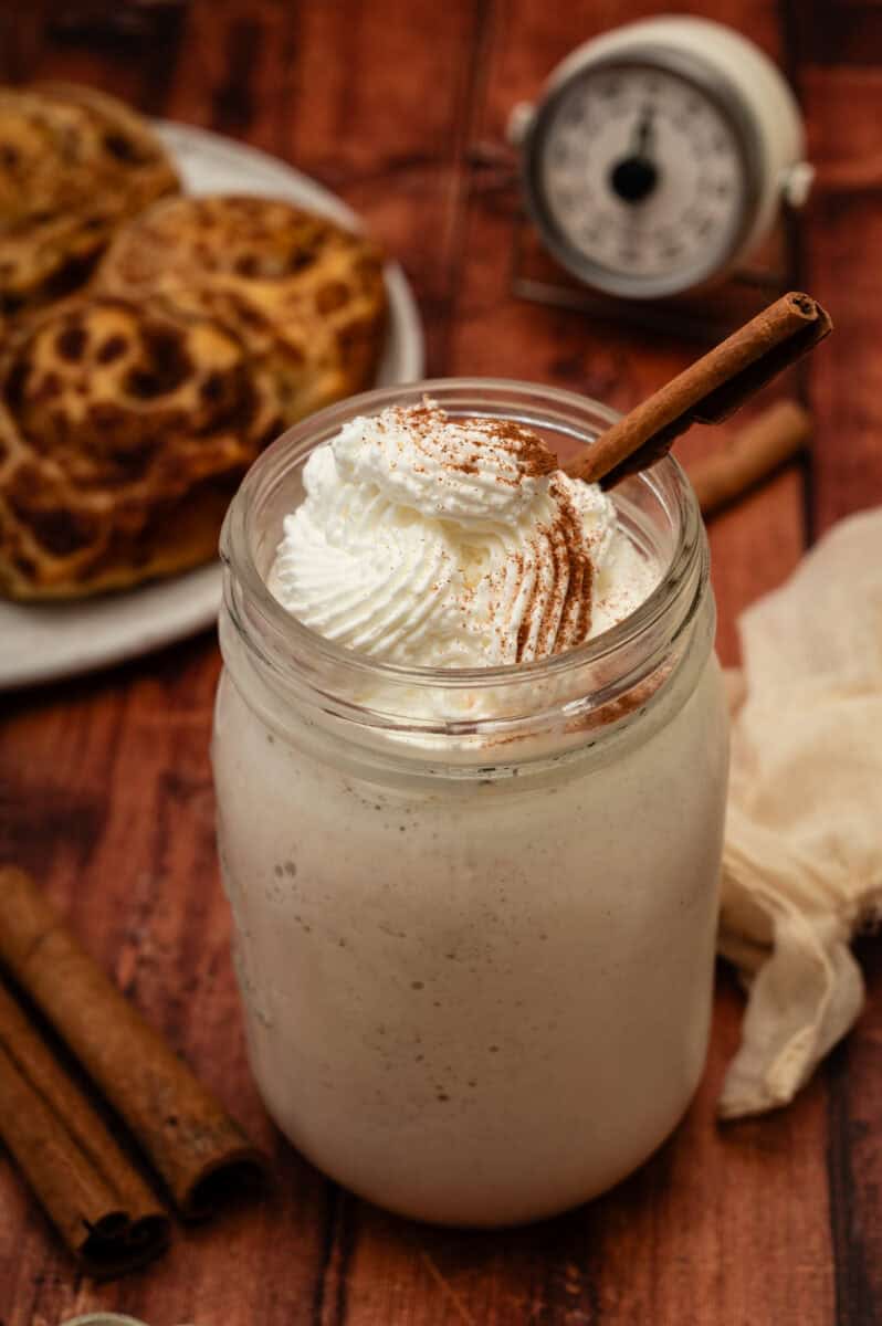 Cinnamon Roll Milkshake (only 5 Ingredients!) - No Heat Needed